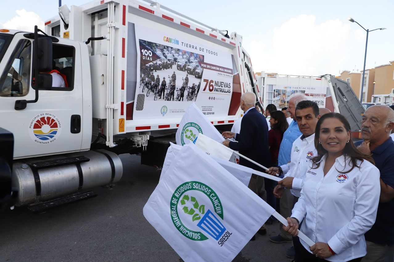 Entrega @MaraLezama 15 nuevas unidades recolectoras de basura | Cancún Mío