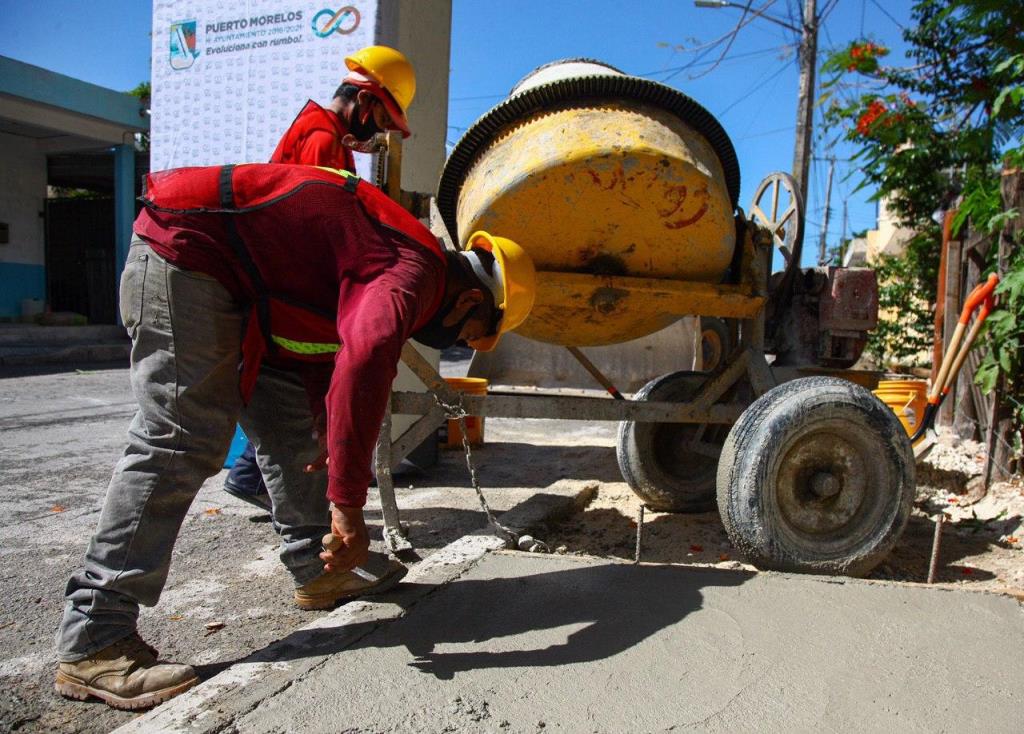 Arranca construcción de banquetas y guarniciones en Puerto Morelos ...