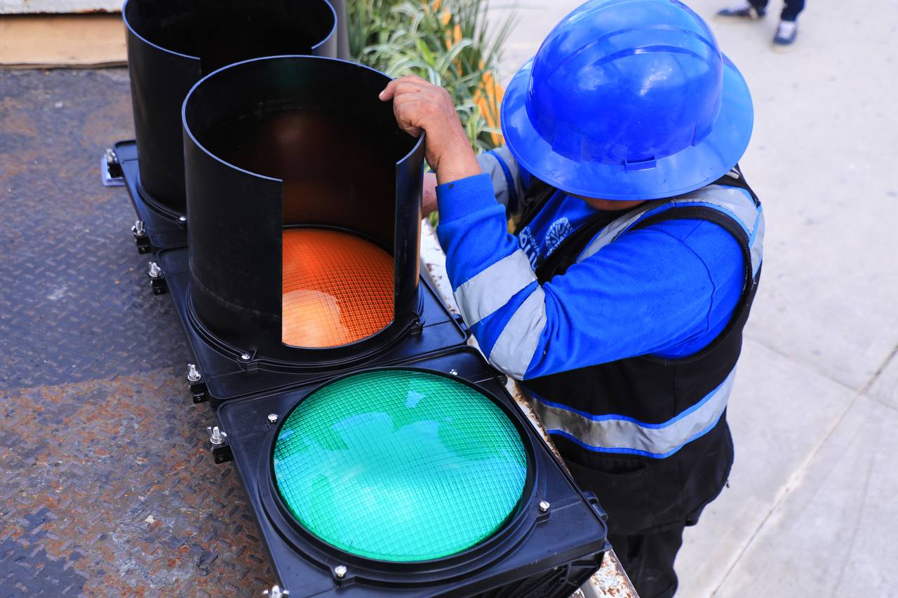 Inicia instalación de semáforos en puntos críticos de Solidaridad ...