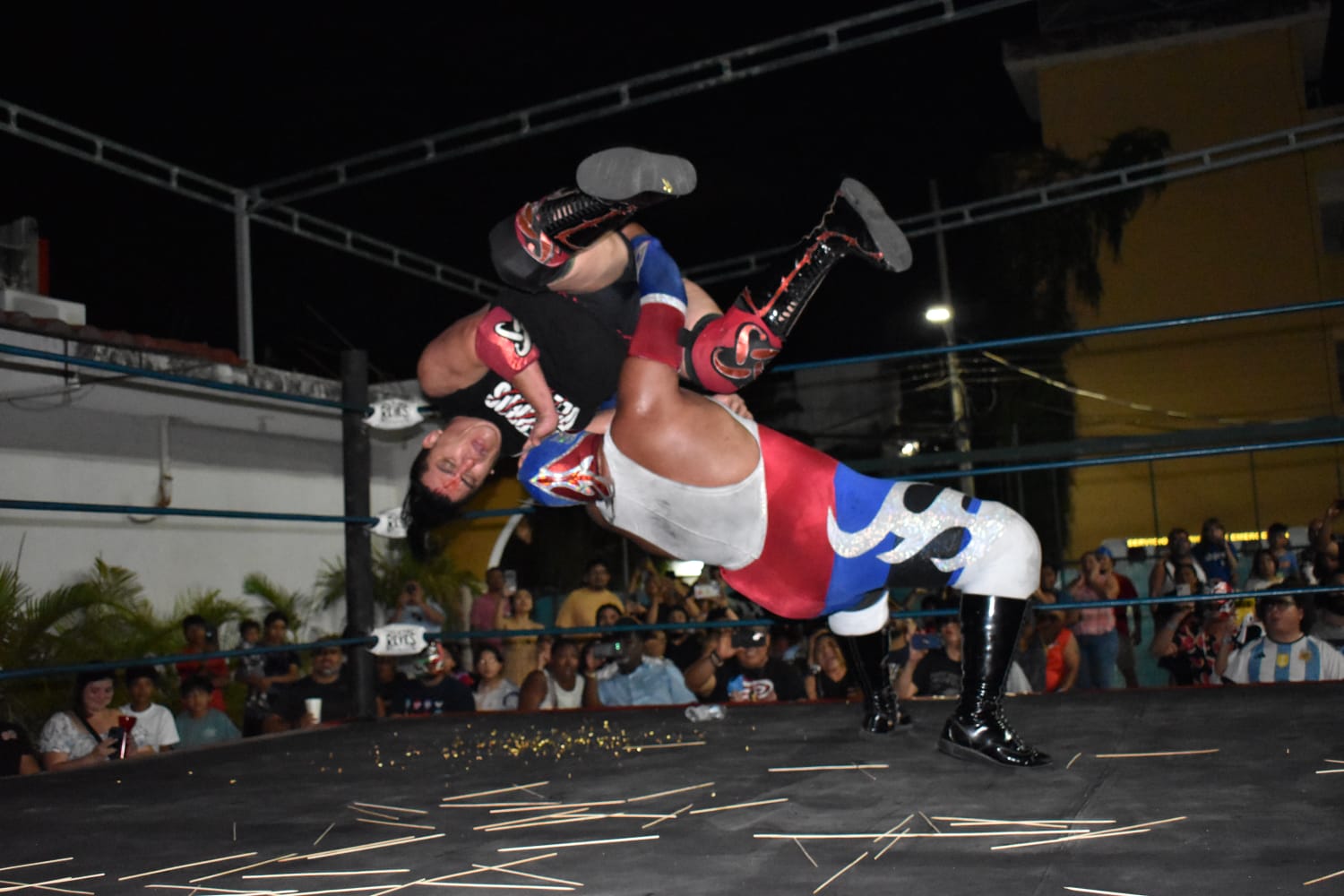 Guardián y el referee Dark Palomo, le Dieron su Estate Quieto a Joe ...