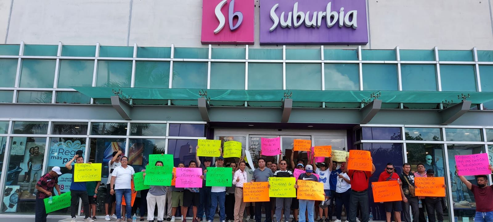 Trabajadores de Suburbia en Cancún y Playa del Carmen protestan por ...