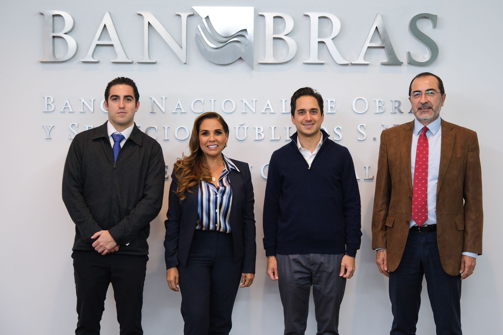 Banobras analiza junto a Mara Lezama plan de obras 2024 para Quintana ...