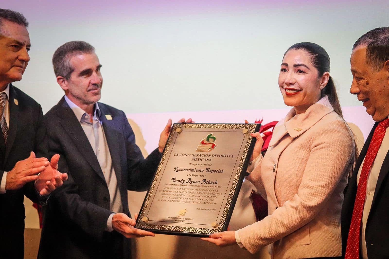 Candy Ayuso Recibe Reconocimiento en Congreso Codeme 2024