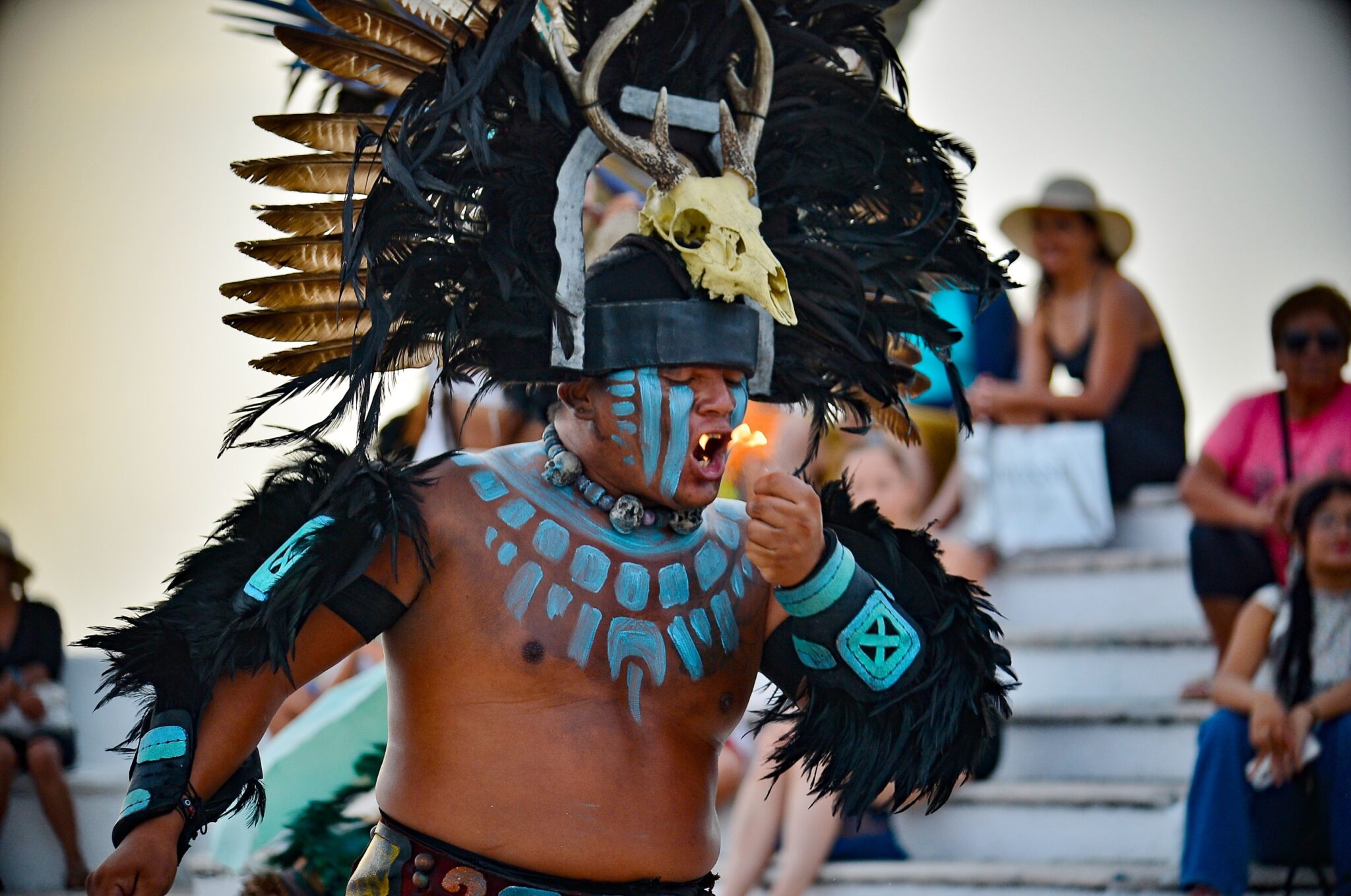 Turistas despiden el sol en Cozumel con la ceremonia maya Soul K’iin ...